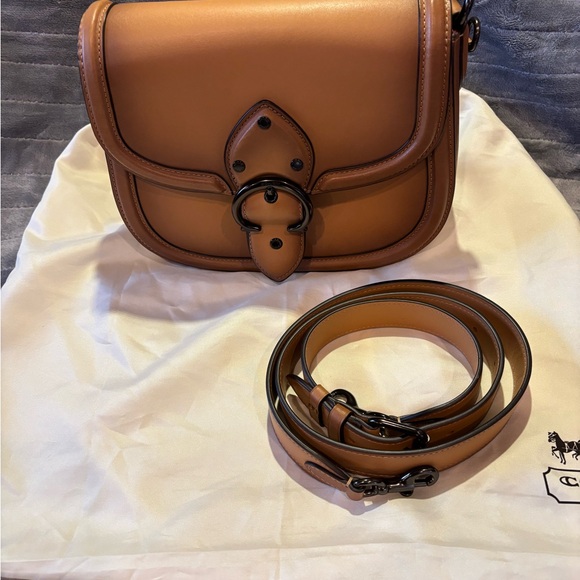 Coach | Bags | Classic Coach Beat Tan Saddle Crossbody Bag With Metal ...